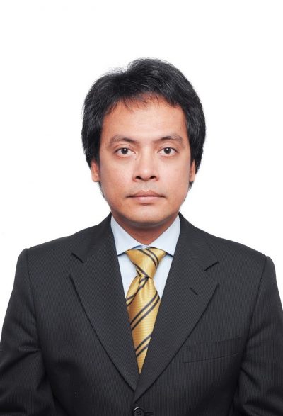 Dr. E. Fernando M. Manullang. - Fakultas Hukum Universitas Indonesia
